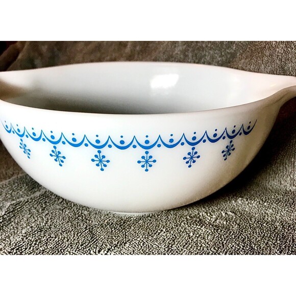 Pyrex | Kitchen | Vintage Pyrex Snowflake Garland Cinderella Mixing ...